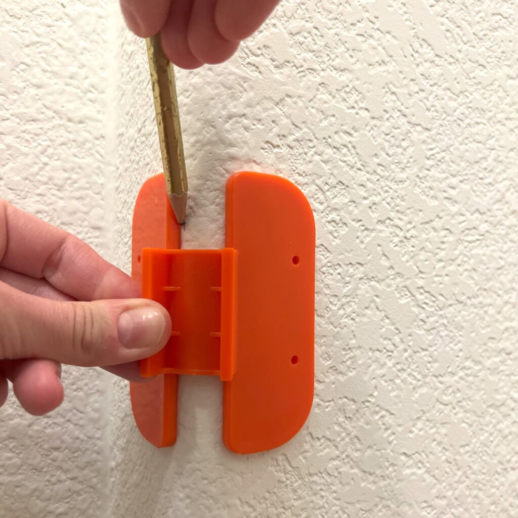 How to Install Baseboards Around Rounded Corners