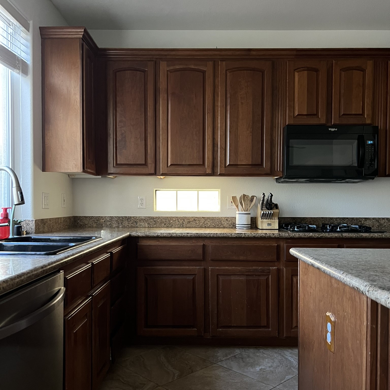 How to Update Kitchen Cabinets Without Replacing Them: 3 Easy Steps